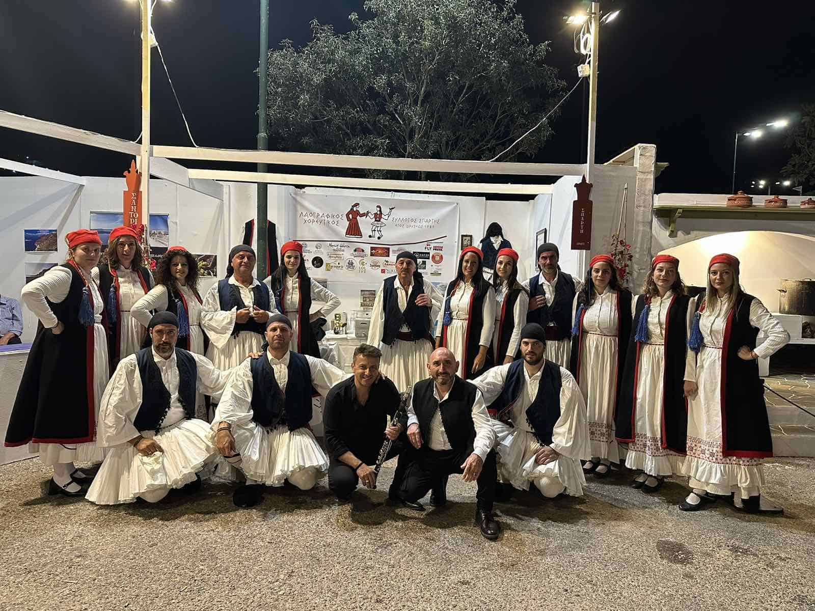 Ο Λαογραφικός Χορευτικός Σύλλογος Σπάρτης στη Σίφνο